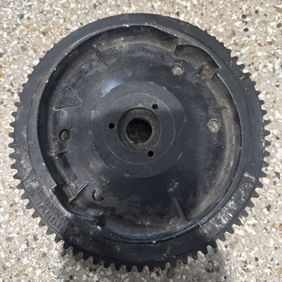 Johnson Evinrude OMC Flywheel 583002 20 25 28 30 35 HP 76 Tooth Electr ...