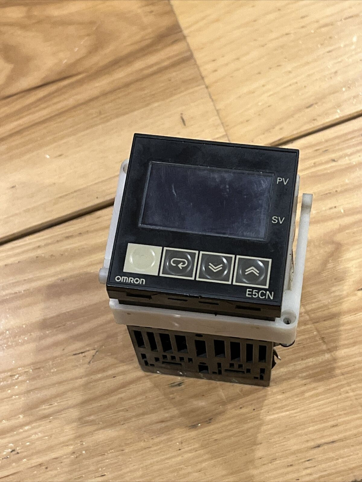 OMRON Temperature Controller E5CN-R2P — Midwest Boat Recyclers