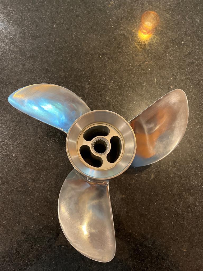 OEM Volvo Penta REAR Duoprop Propeller 3851475 Type F5 REAR 4K ...