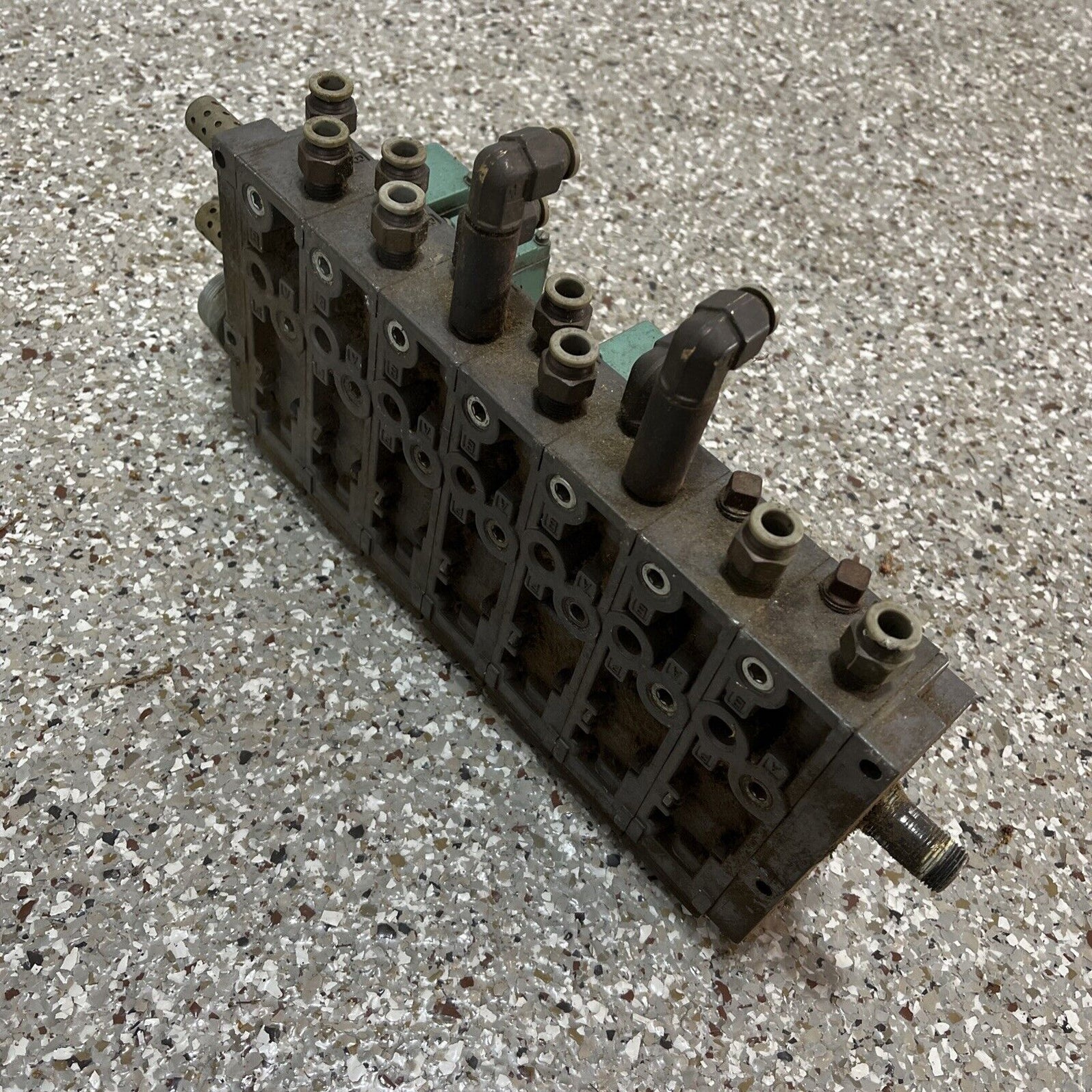 Numatics FlexiBlok Manifold Block w/Solenoid Valves 081SA400K — Midwest ...