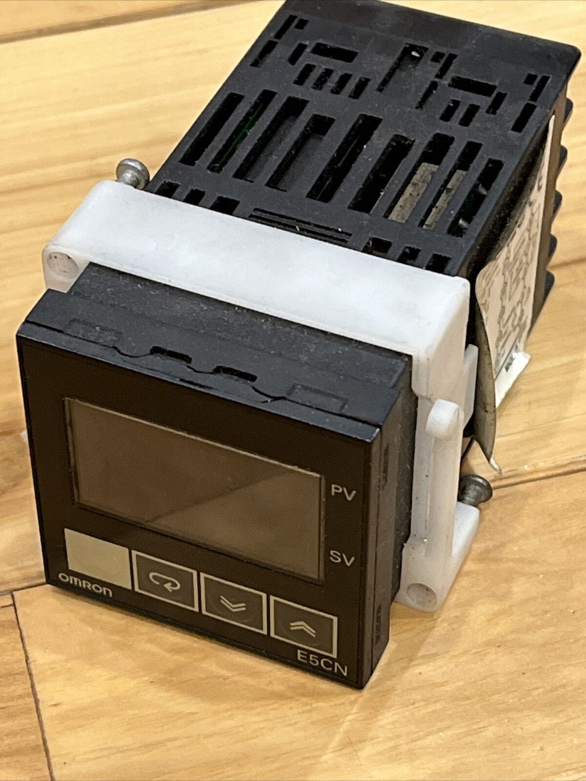 OMRON Temperature Controller E5CN-R2P — Midwest Boat Recyclers