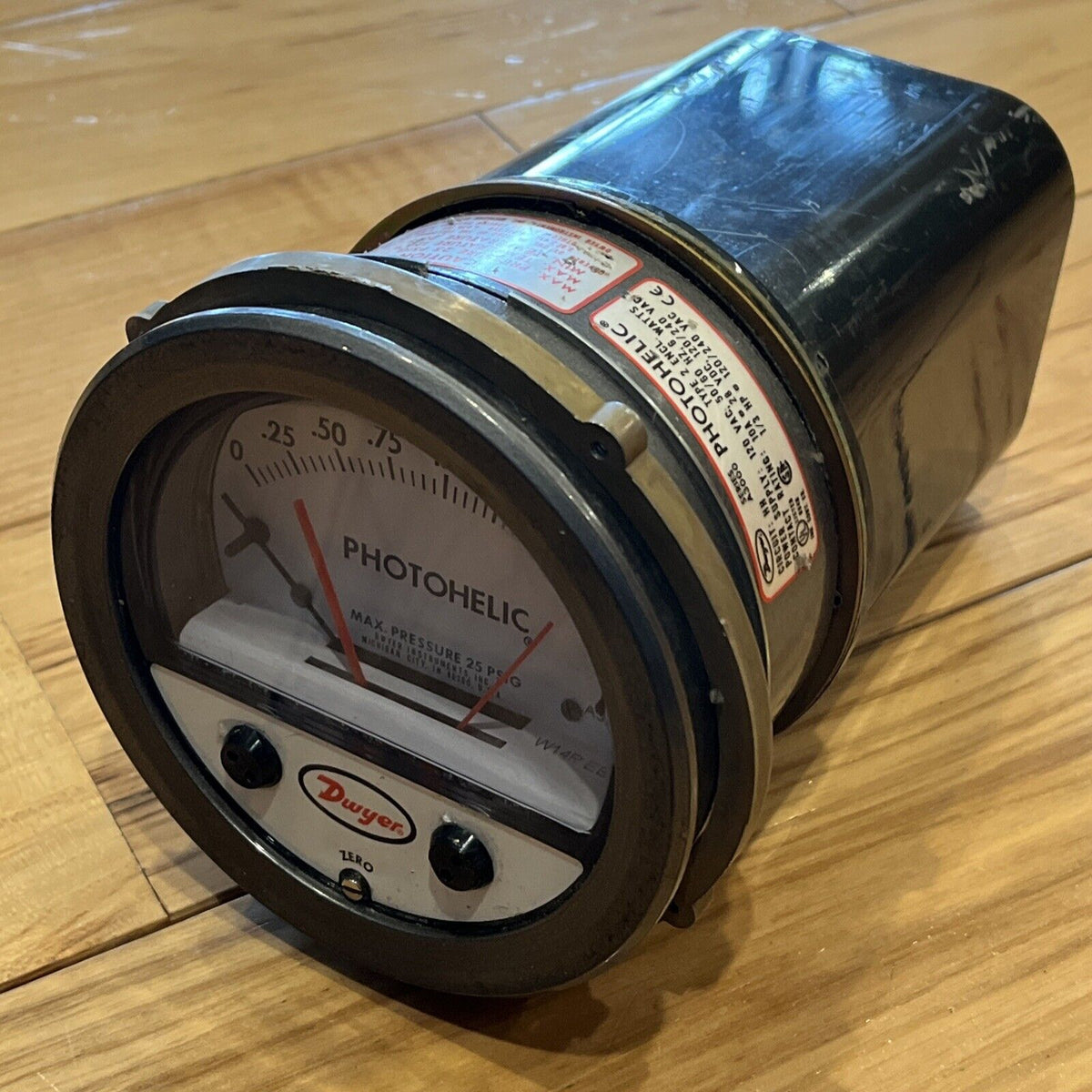 Dwyer A3002-TP Photohelic Pressure Switch Gauge A3000 Series Type 2 ...