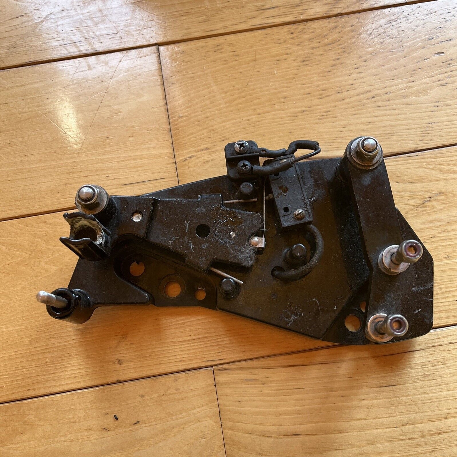 Mercruiser Alpha 1 shift interrupt switch and BRACKET AND ASSIST SPRIN ...