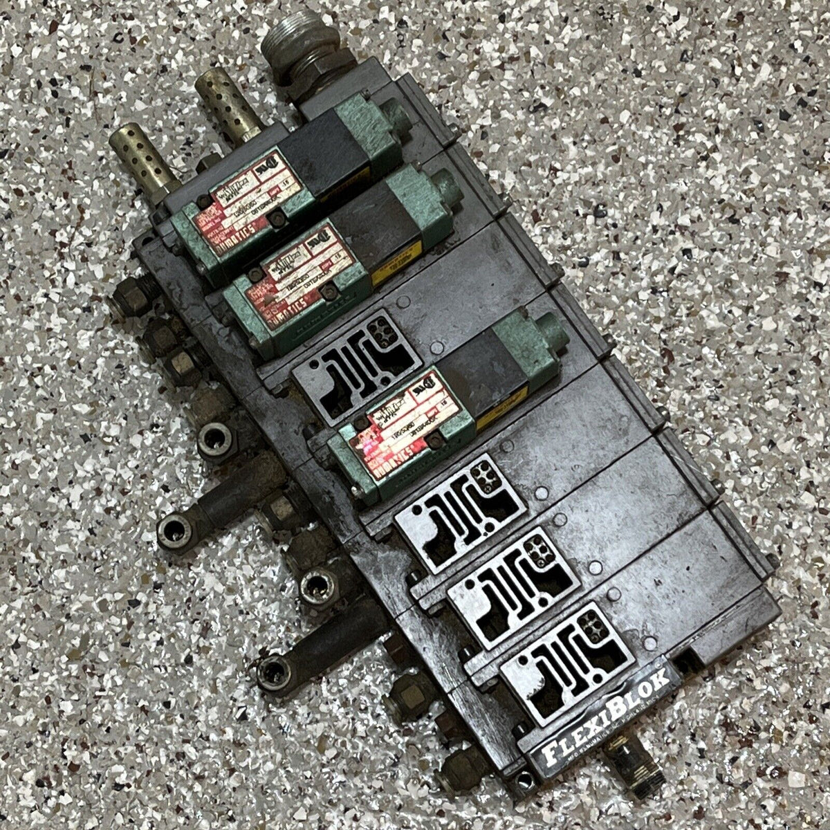Numatics FlexiBlok Manifold Block w/Solenoid Valves 081SA400K — Midwest ...